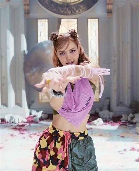 ปักพินโดย Jessie ใน Lisa