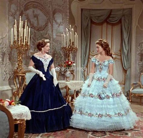 《茜茜公主》电影部分美裙，犹如复古华丽的油画。