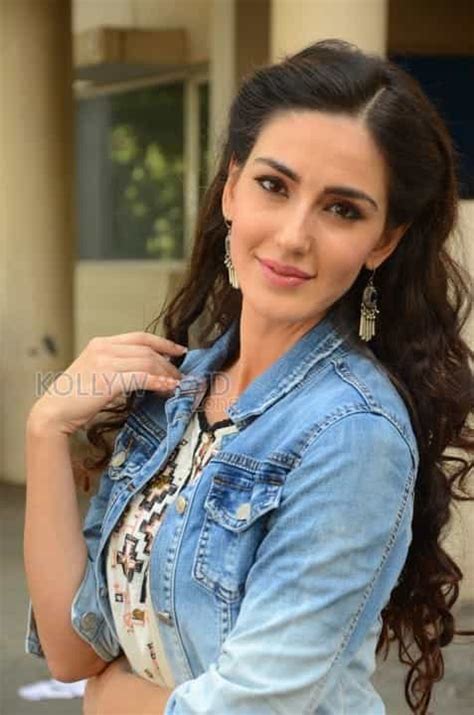 Farah Karimi Stills 05 119663 Kollywood Zone