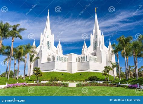 The San Diego California Mormon Temple Stock Image Image Of Foliage