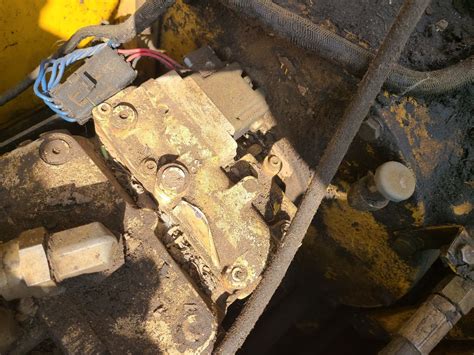 At175889 John Deere 750c Equip Hydrostatic Pump For Sale