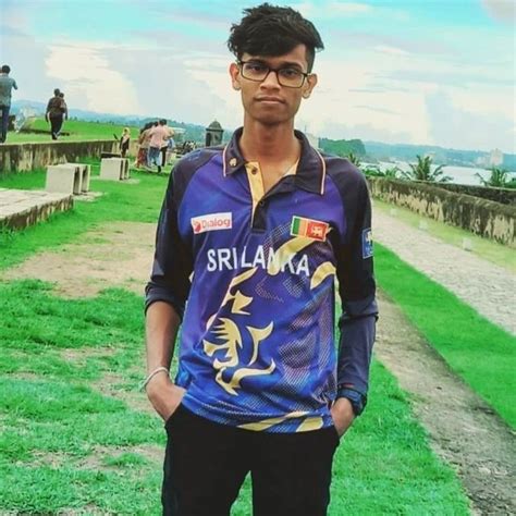 Dinuk Kaumika Imdinuk On Threads