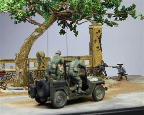 Charlie On The Left Crew Of 3 And Two Viet Cong Fighters 5 Figure Set