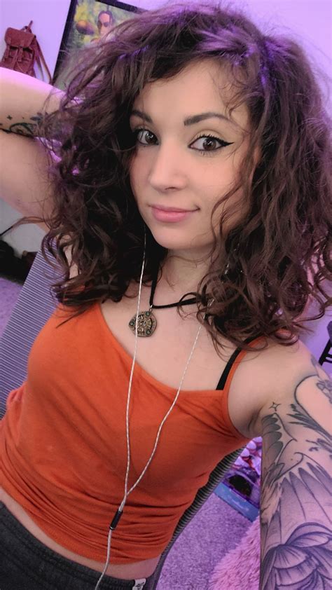 Melonie Mac Live On Twitch Again After A While Of Being Off 🤗 R