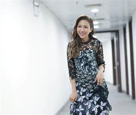 恭喜！38岁香港知名女歌手迎来新恋情，与男友计划在2到3年内结婚钟舒漫吴浩康娱乐