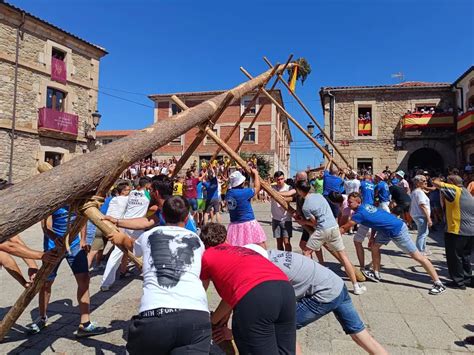 Pingada De Los Mayos En Vinuesa Antesala De La Pinochada