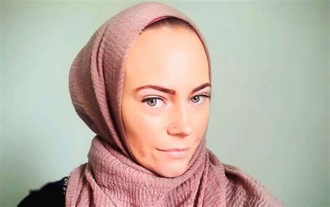 White Islam Convert ‘told To Remove Hijab At Work