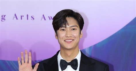 포토 나인우 순수한 미소백상예술대상