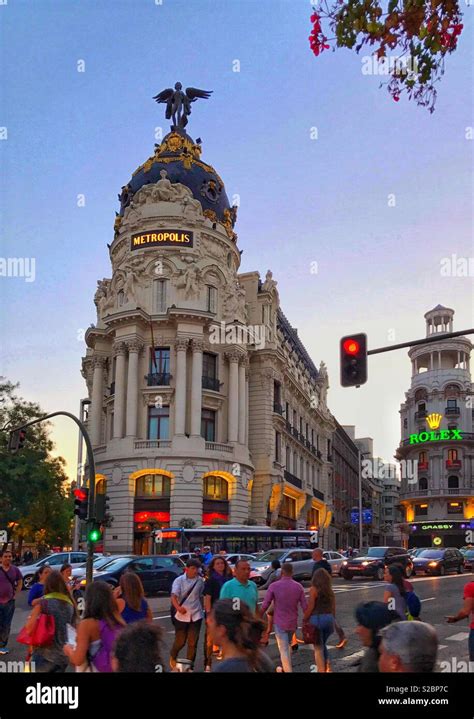 A Twilight View Of The Famous Metropolis Building Edifico Metrópolis