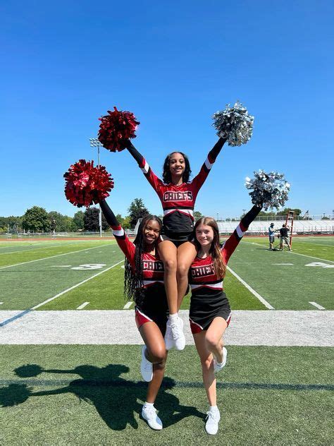 Pin By Evelyn Bm Johnson On Fashion Cheer Poses Cheer Picture Poses