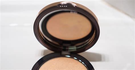 Delilah Pure Light Illuminating Powder In Aura Get Lippie