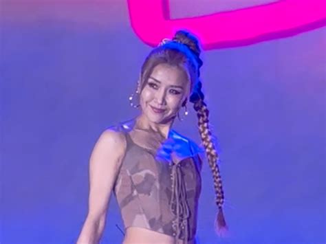 王蓉翻唱《眉飞色舞》直播间里蹦迪既视感 哈哈哈哈 欲觅莲华 王蓉 哔哩哔哩视频