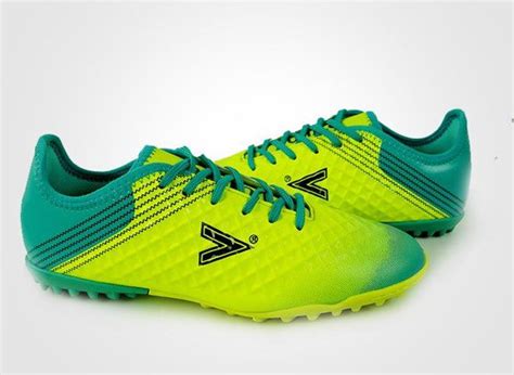 Giày đá Phủi Sử Dụng đế đinh Gì