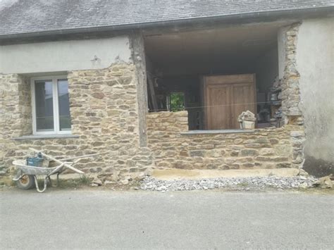 Remontage Dun Mur Massif En Pierres