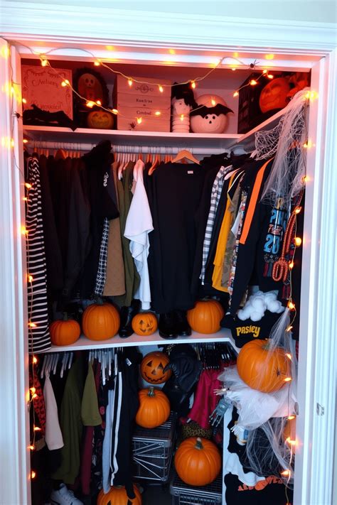 25 Spooky Halloween Closet Decorating Ideas For A Stylish Scare