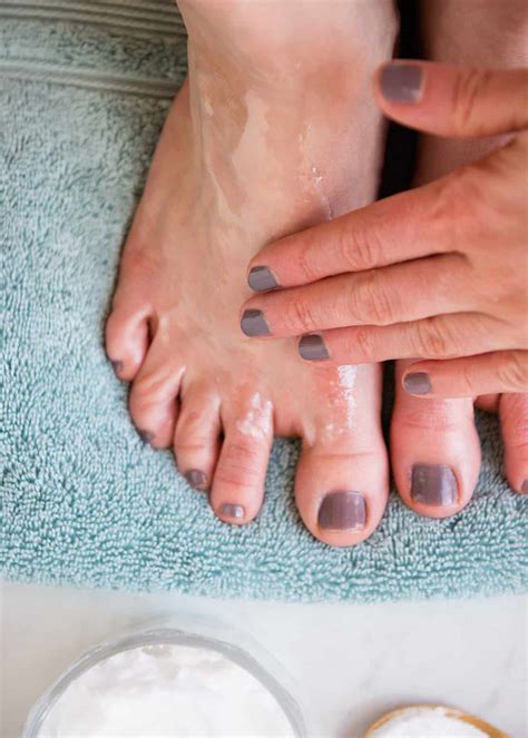 The Ultimate Guide To Applying Essential Oils On The Feet Hello Glow