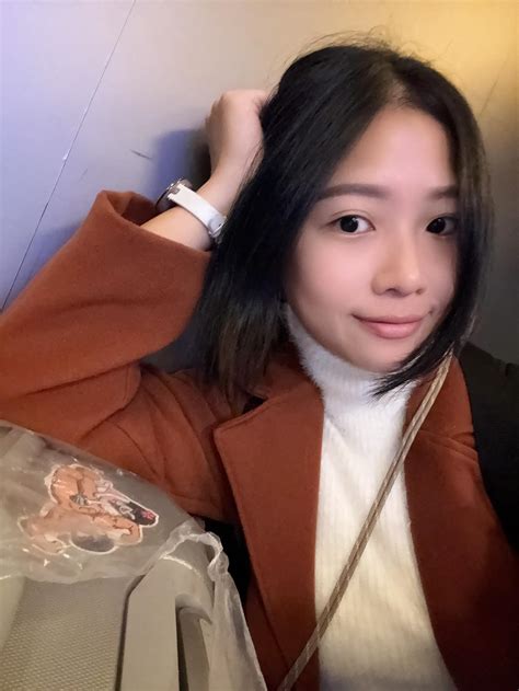 Oslo 🇳🇴 雖然獨旅十幾年了，但還是有一件事很難克服，就是在旅館睡覺這件事🤣🤣 所以一般都是燈開全亮才敢睡， 然後護身符放在枕頭底下～ 有