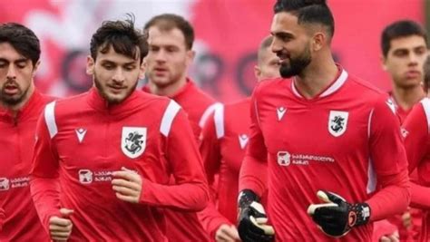 „მე და ეს ბიჭი ბავშვობიდან ერთად მოვდივართ ერთად ვცხოვრობდით “ რას წერს ხვიჩა კვარაცხელია