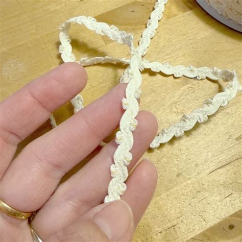 Ivory And Cream Serpentine Rococo Trim From Renaissance Fabrics