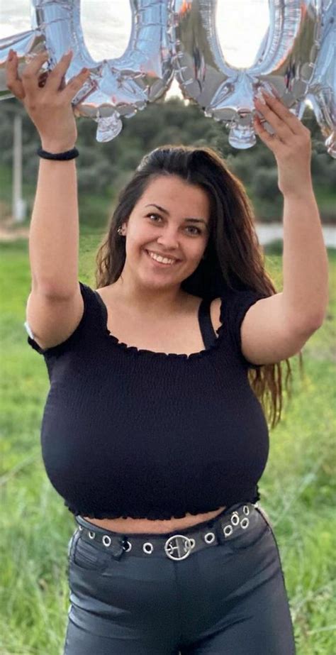Meet The Worlds Most Identical Twins In 2024 Curvy Woman Real Curvy