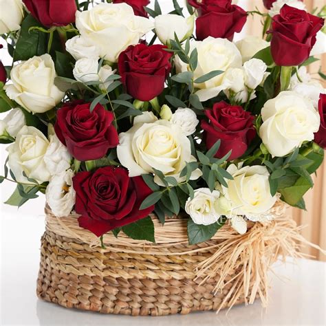 Mixed Red And White Rose Best Flowers Delivery In Dubai