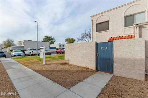 5211 N 42nd Ln Phoenix Az 85019 Mls 6665211 Redfin