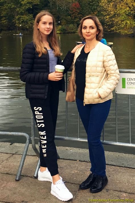 Celebridades Femeninas Oficial Alexandrina Samoilova A Los Que Les