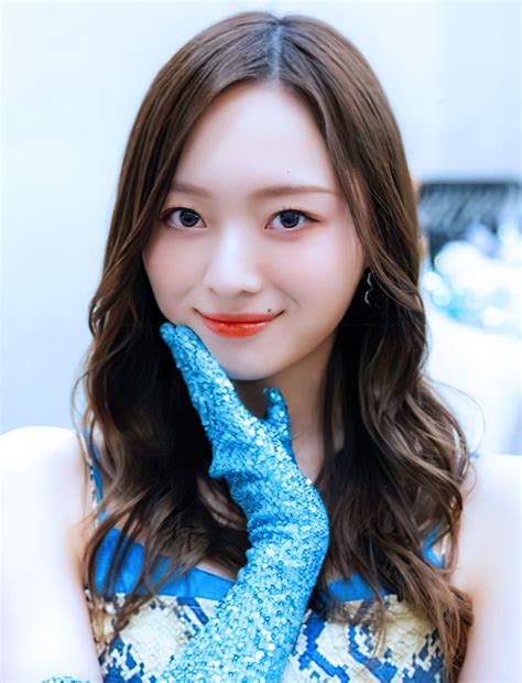 Pin Auf 梅澤美波 In 2024