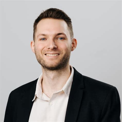 Tilen Tomakić Salesqueze