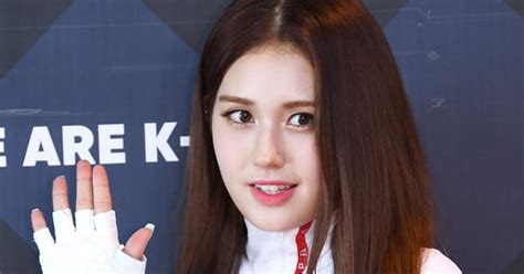 포토 전소미 큰 눈에 빠져들겠네