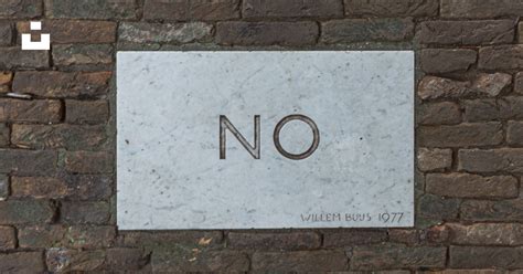 흰색과 검은 색 벽돌 벽에 인쇄 사랑합니다 사진 Unsplash의 무료 벽 이미지