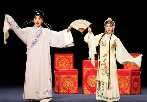 昆曲“一戏两看”《桃花扇》：传统经典与当代解读完美结合 京报网