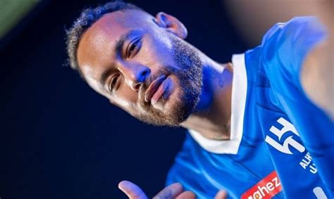 لحظه ورود نیمار به زمین چمن ورزشگاه ملک فهد فیلم