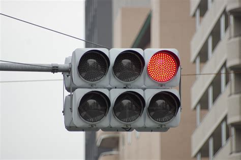 赤信号の商用利用可フリー写真素材 フォトック