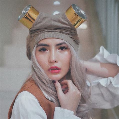 Foto Angela Lee Artis Cosplayer Yang Kini Berseragam Tahanan