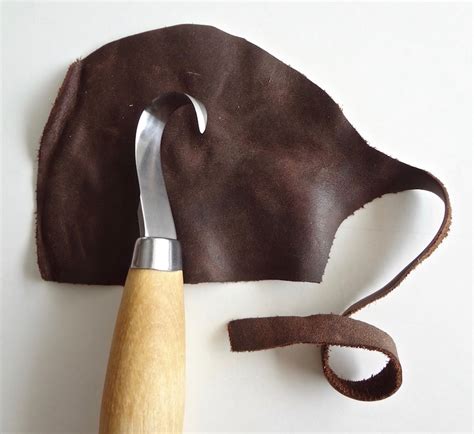 Svante Djärv Small Right Hook Knife