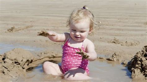 Kinder Nackt Am Strand Sollen Eltern Ihre Kleinkinder Anziehen