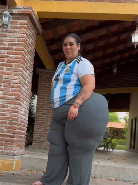 Imposing Curves 🇦🇷 Tumbex