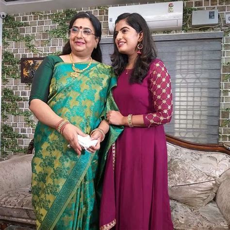 திருமதி ஹிட்லர் செட்டில் பிறந்தநாள் கொண்டாடிய நடிகை அம்பிகா Actress