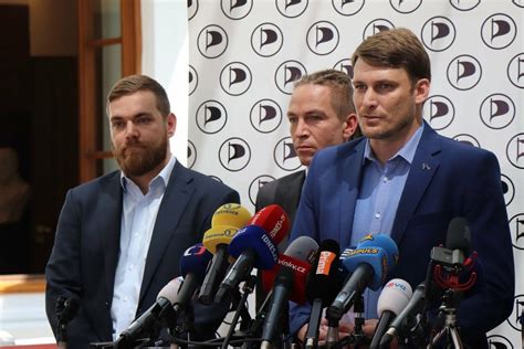 Galerie Milenka Piráta Koláříka Promluvila Manželka Je Načapala „v Akci Pak Nabízel Sex Ve