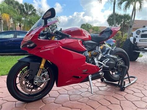 2016 Ducati Superbike Color Red