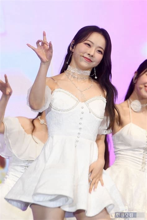 이달의 소녀 비비 살짝 터치~ 한국경제