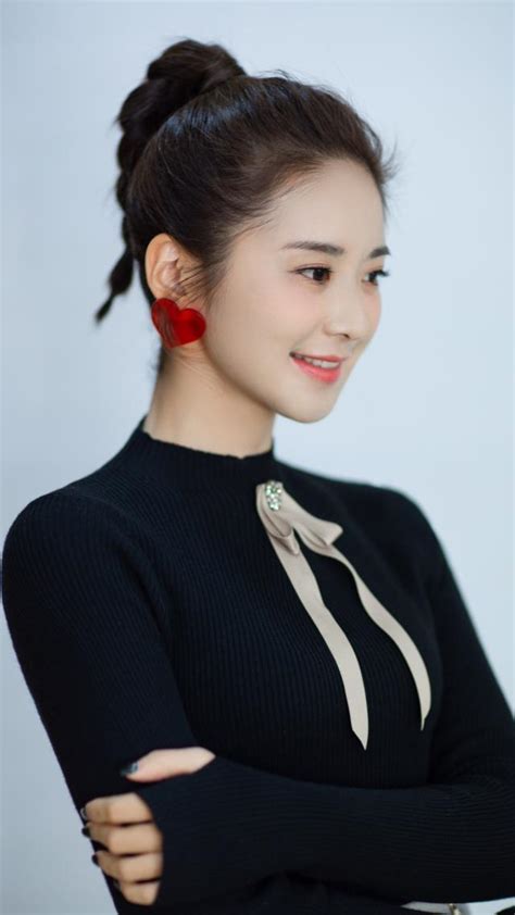 美女主持刘烨：顶尖的颜值和气质，可清新可御姐， 搜狐大视野 搜狐新闻