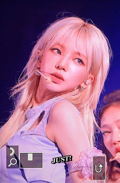 백금발 양갈래 카리나