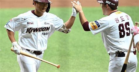 사진 박찬혁홈런 신고 합니다