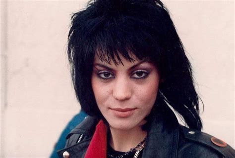 Joan Jett 1983 L7 Enlist Joan Jett For Their Cover Of Fake Friends