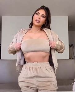 INSTA Kim Kardashian Chest Phun Org Forum