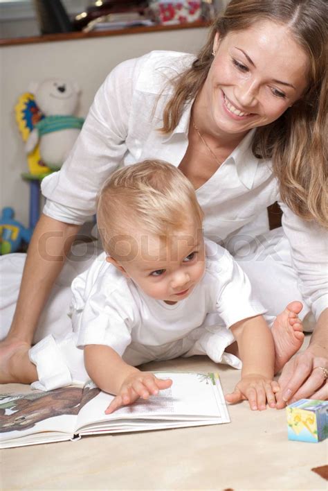 Mutter Mit Ihrem Sohn Stock Bild Colourbox