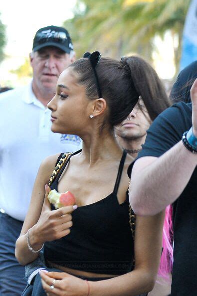 Ariana Grande Ariana Grande Lunch Ariana Grande Burger Ariana
