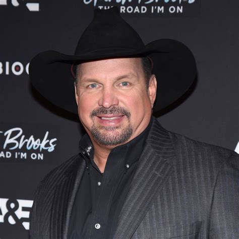 Garth Brooks Looks Back On Friendship With Loretta Lynn After Her Death Mytalk 1071